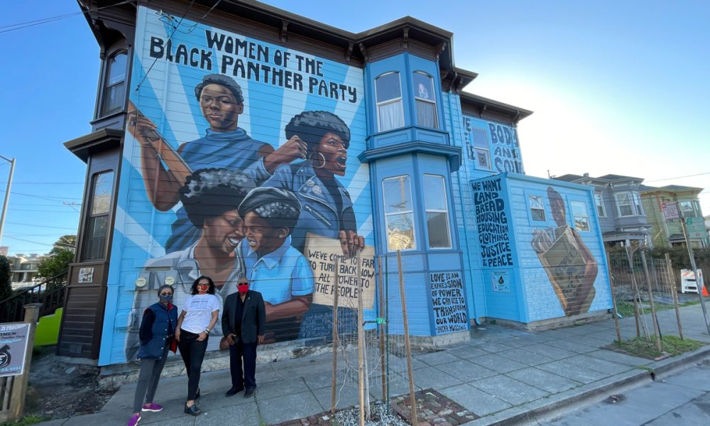 The Story of The Mural Honoring the Women of the Black Panther Party ...