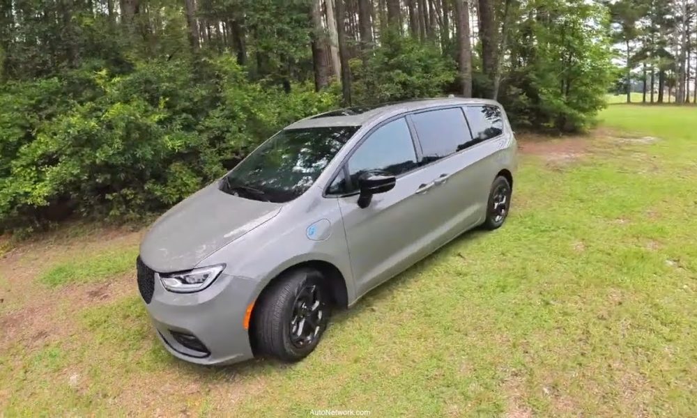 2023 Chrysler Pacifica Hybrid Limited S Appearance Walkaround | POV ...