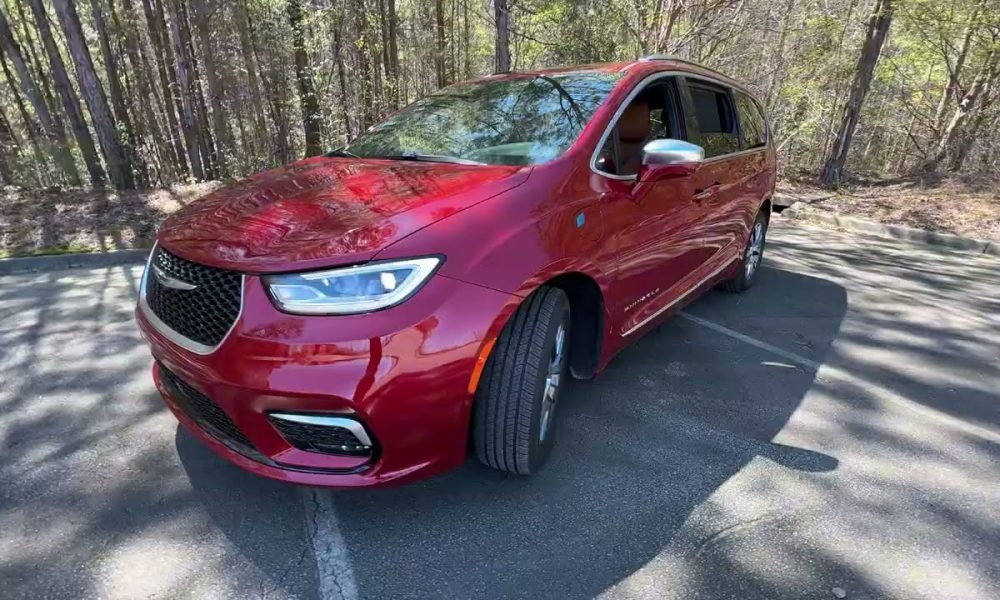 This Hybrid Minivan Just Embarrassed Every SUV — Meet the 2024 Chrysler ...
